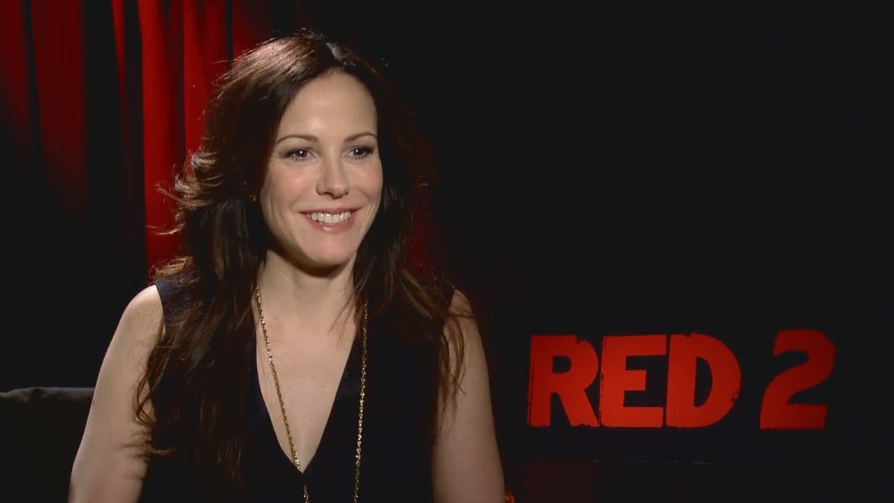 Mary-Louise Parker - RED 2 Interview HD - YouTube