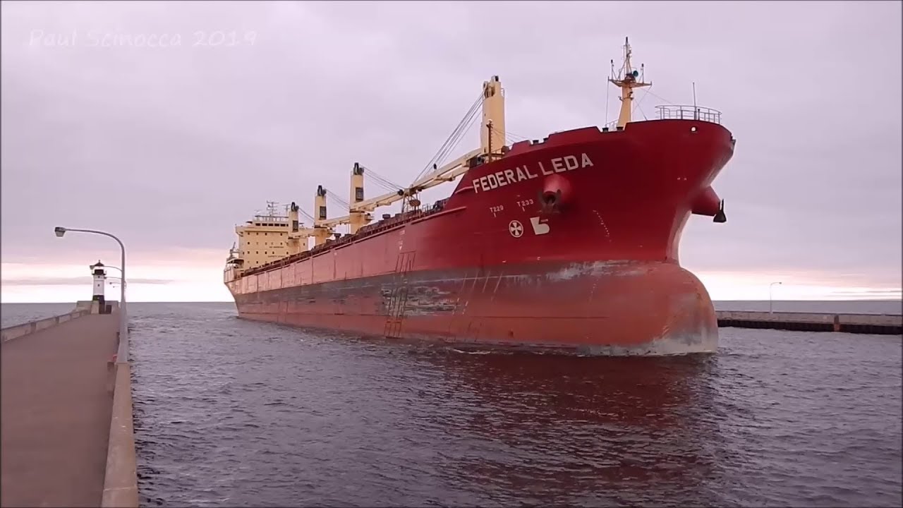 Early morning salute on the arrival of the Federal Leda - YouTube
