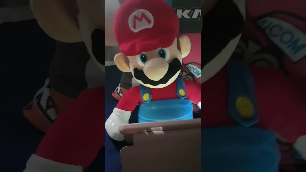 Mario plays rec room - YouTube