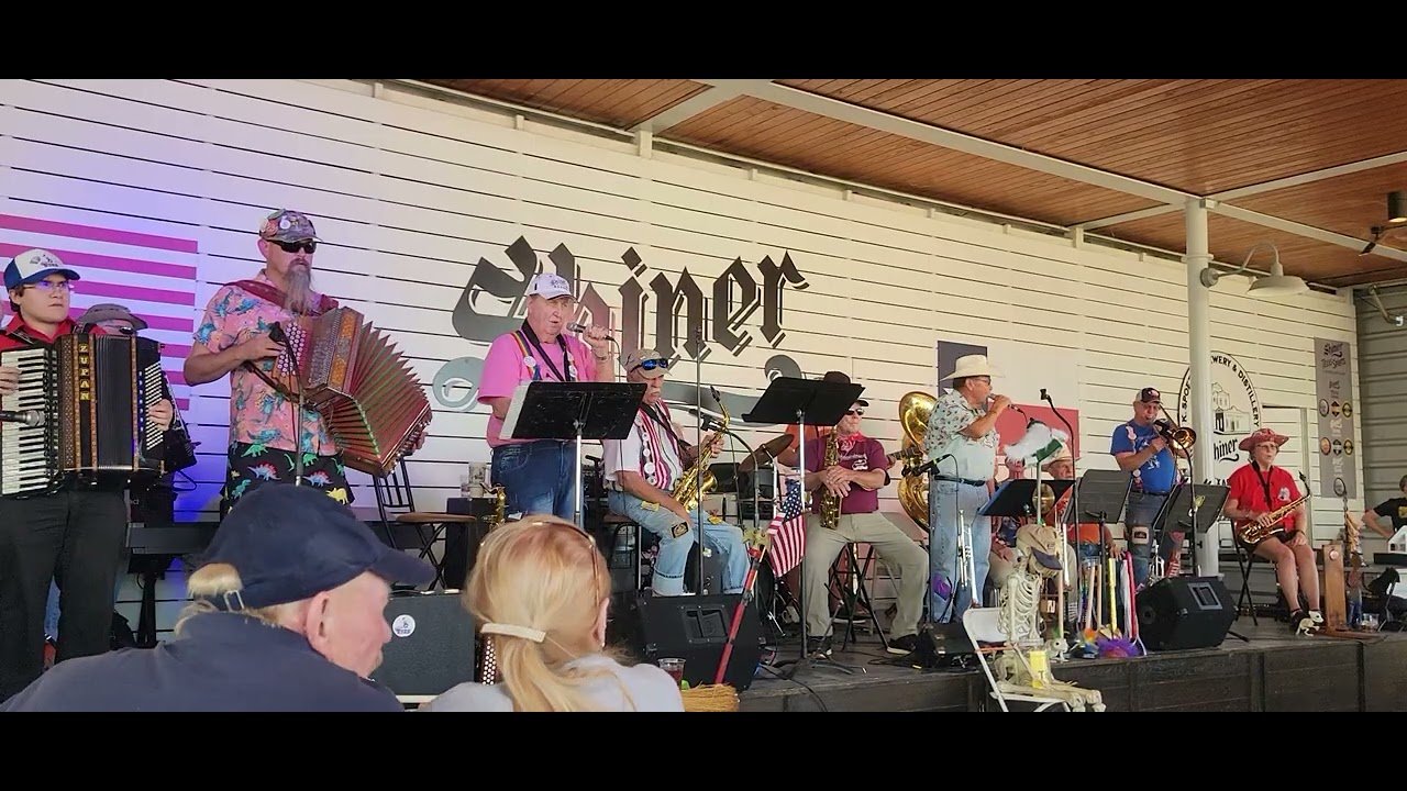 Blue Moon turns to gold, Shiner Hobo Band @Shiner Octoberfest 10/11/25 ...