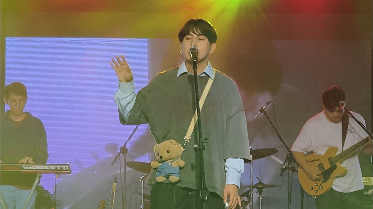 Maki performs "Namumula" Live at A Lyf Full of Stars after party - YouTube