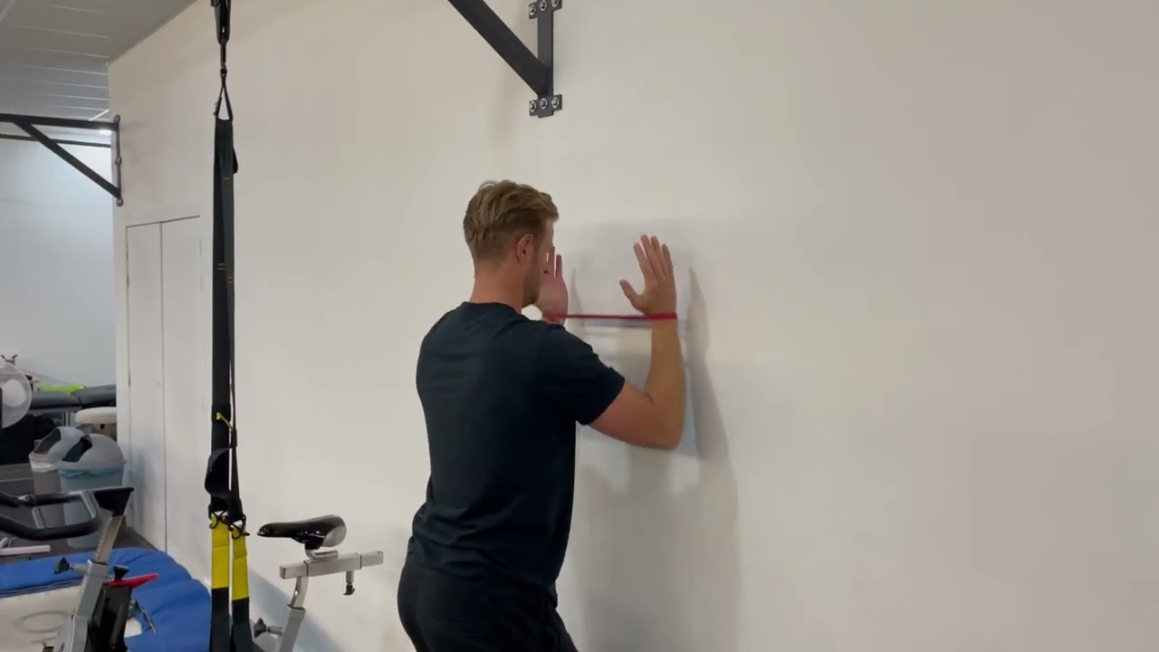 Mini band overhead raise serratus - YouTube