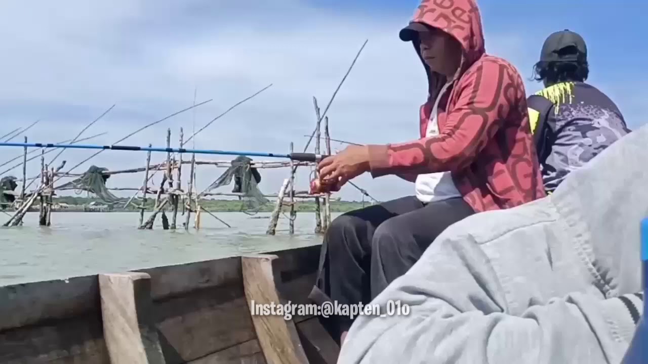 Wisata Desa Jaring Halus Mancing Bersama Teman Dipantai Malaya - YouTube