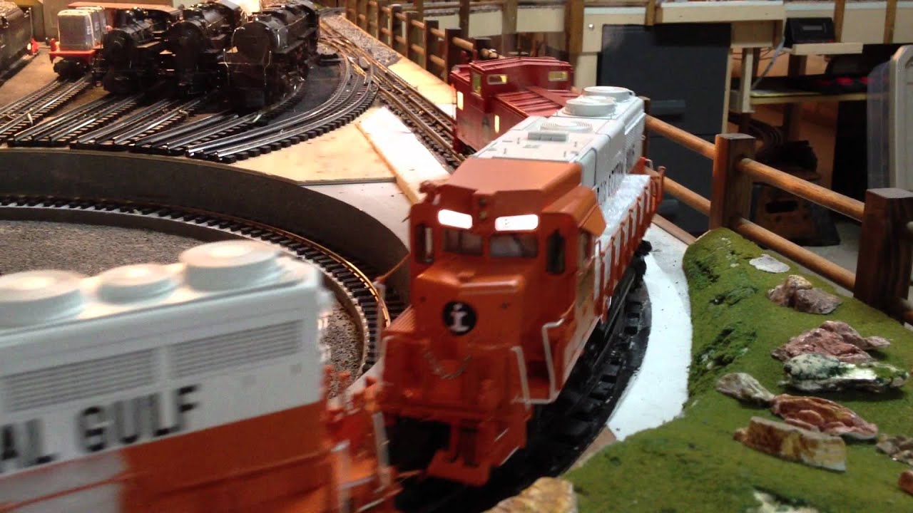 Lionel Legacy ICG GP30 - YouTube