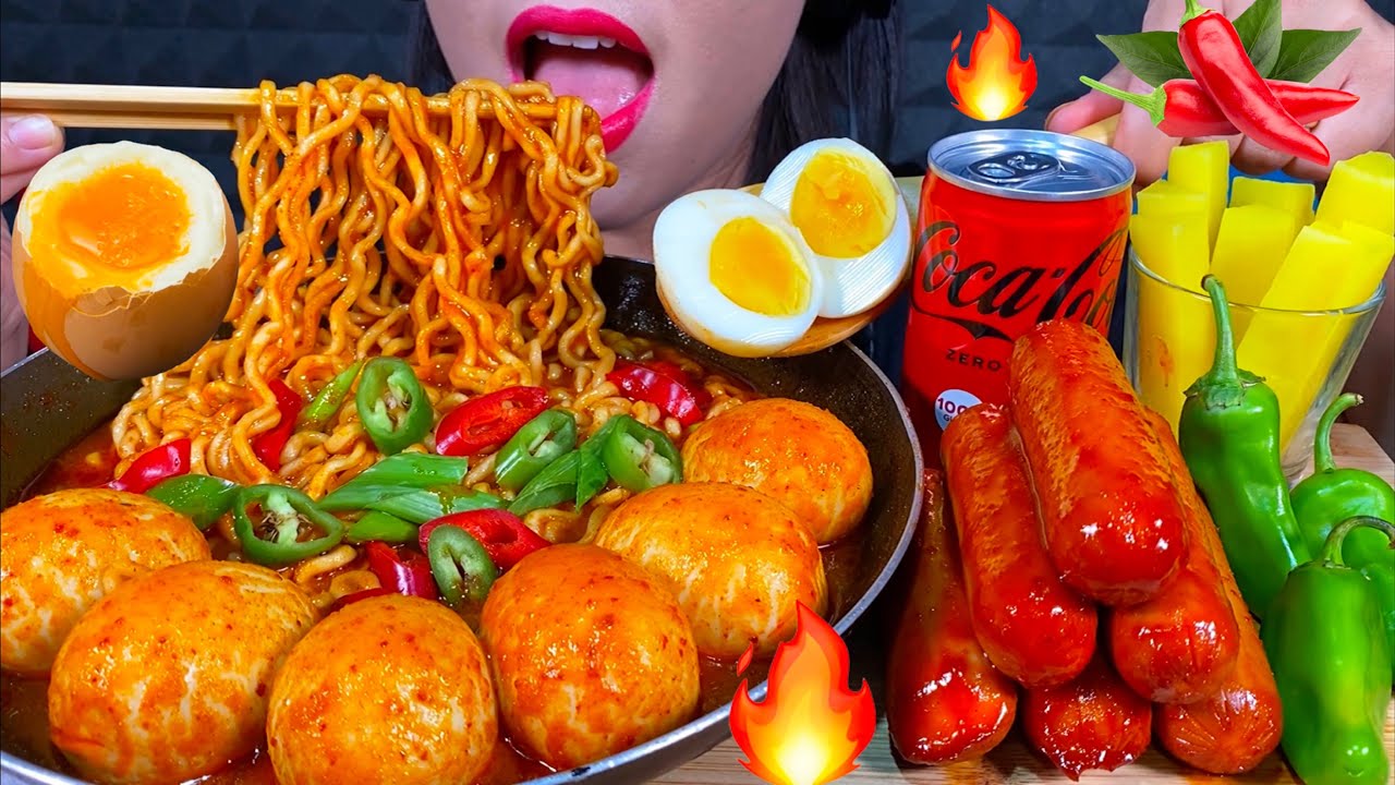 ASMR SOUPY FIRE NOODLES, SPICY SAUSAGES, EGGS, CHILI MUKBANG MASSIVE ...