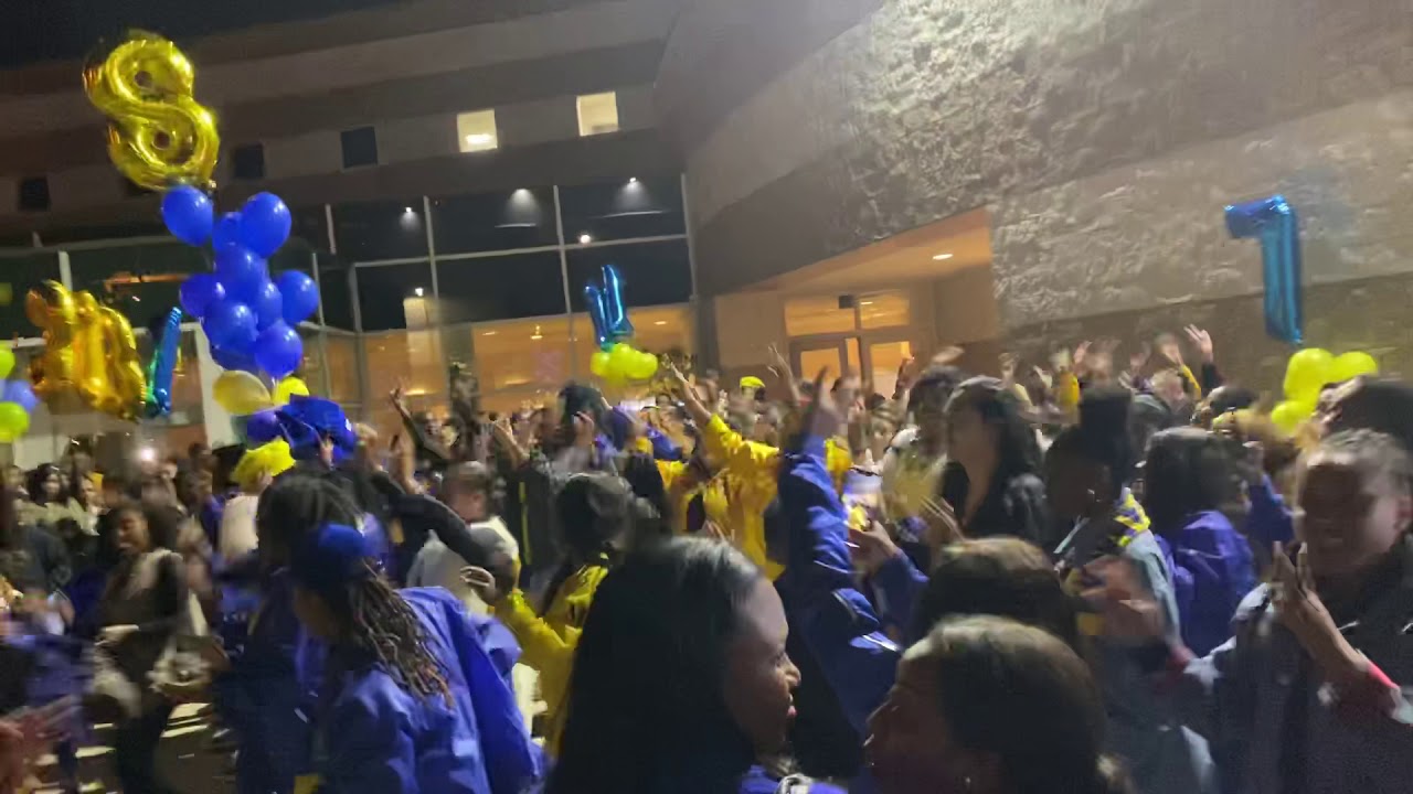 Sigma Gamma Rho Strolling - YouTube