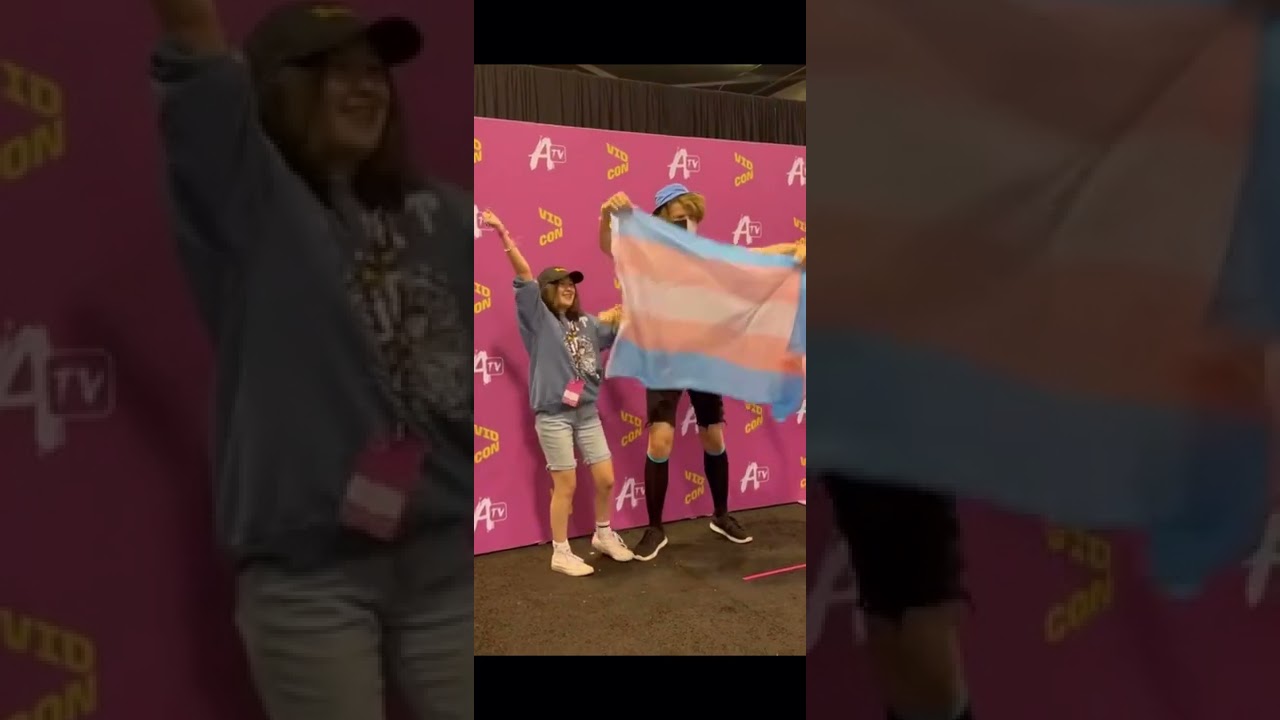 ranboo holds up a trans flag for a fan at vidcon (: - YouTube