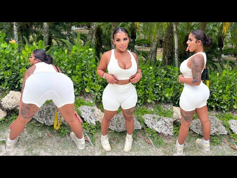 Meet kkvsh Instagram Model with her Attractive Body