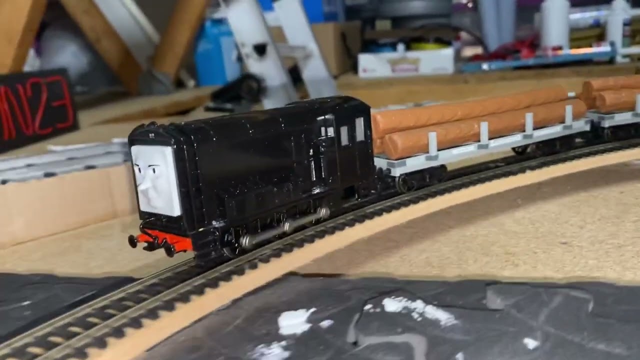 GRUMPY DIESEL PULLS THE SODOR LOGGING WAGONS. BACHMANN THOMAS AND ...