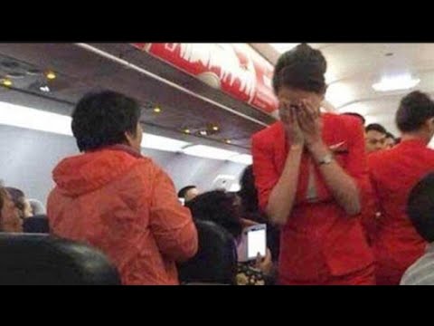 SEBUAH FOTO BUGIL MEMBUAT PRAMUGARI CANTIK DAN PENUMPANG HEBOH DI DALAM PESAWAT ! #viralvideo