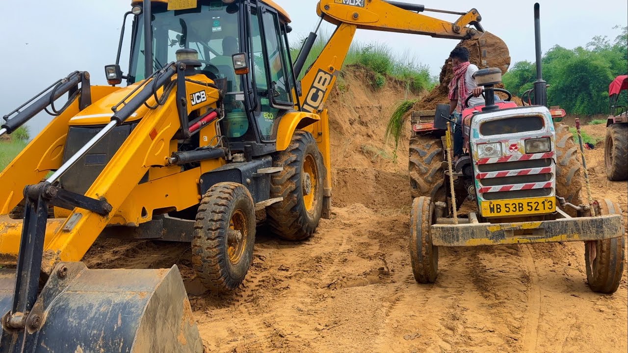 Jcb 3dx Backhoe Loader Machine Loading Mud In Massey Ferguson 7250 Di Tractor | Jcb Tractor ...