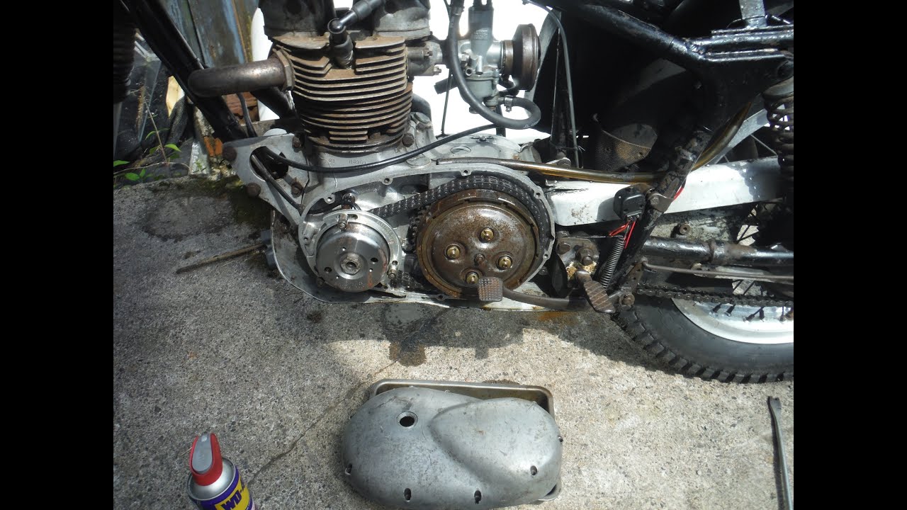 Triumph / Royal Enfield 'Trifield' 500 trials primary case oil leak ...