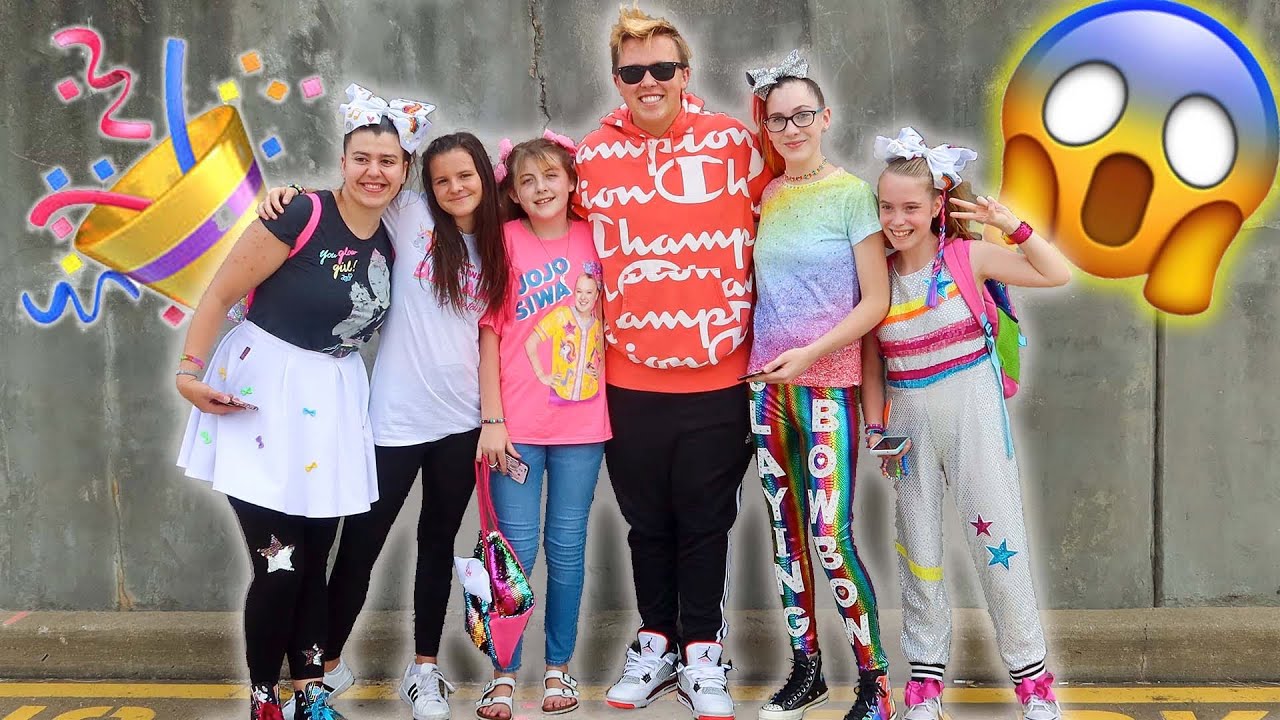 SURPRISING THE BIGGEST JOJO FANS!!! - YouTube