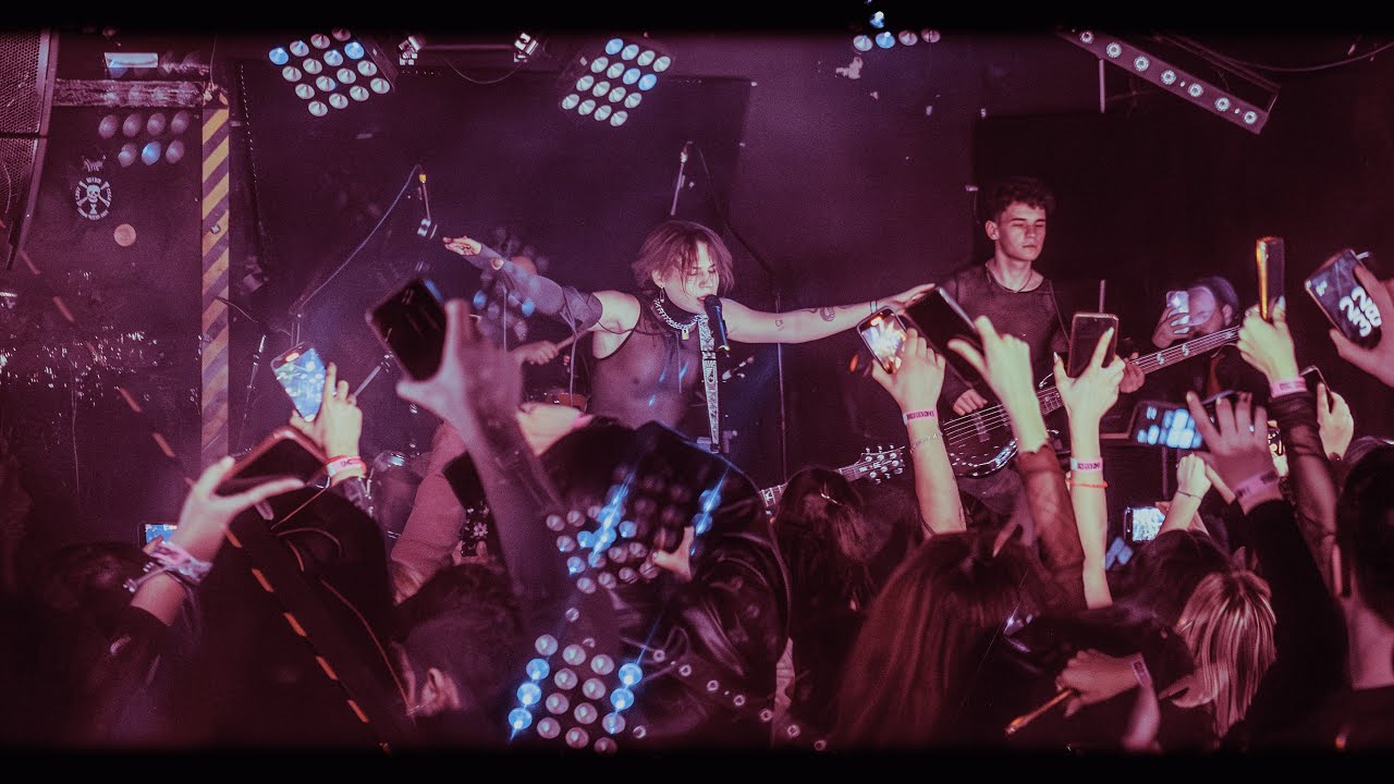 Snoe Vane - _aproape_viu_ (Lyric Video) - YouTube