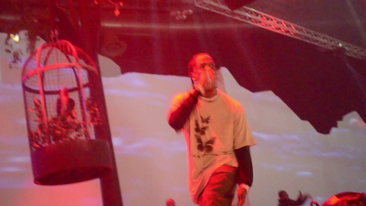 Travis Scott launches fan from stage into crowd - YouTube