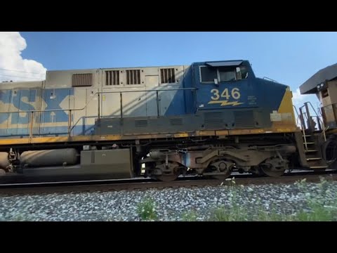 Csx 346 trails on Q008 with warranty lettering, NS 6334 trails on 178, I get blocked by train ...