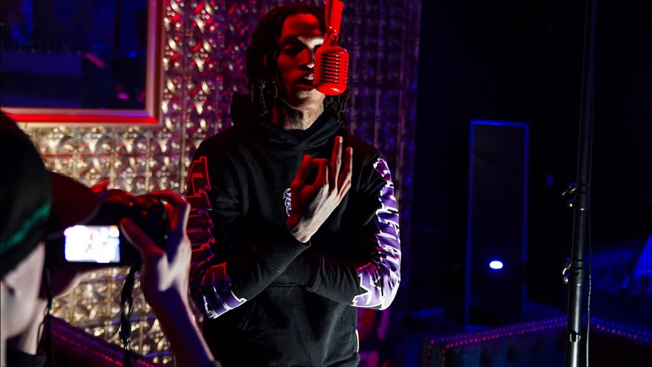 D3SZN MIC CHECK PERFORMANCE(DELUXX LOUNGE) Shot by : Zaygoescrazyy ...