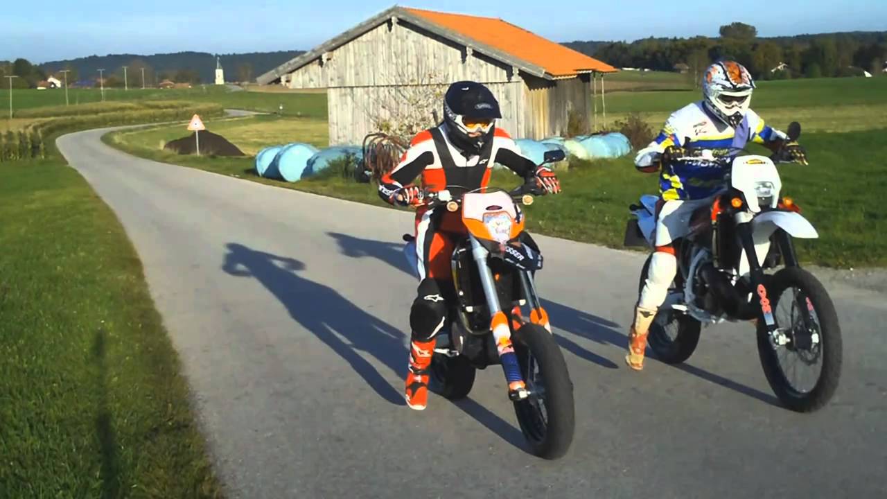 Husqvarna vs KTM / Supermoto Duell / Motorcycle - YouTube