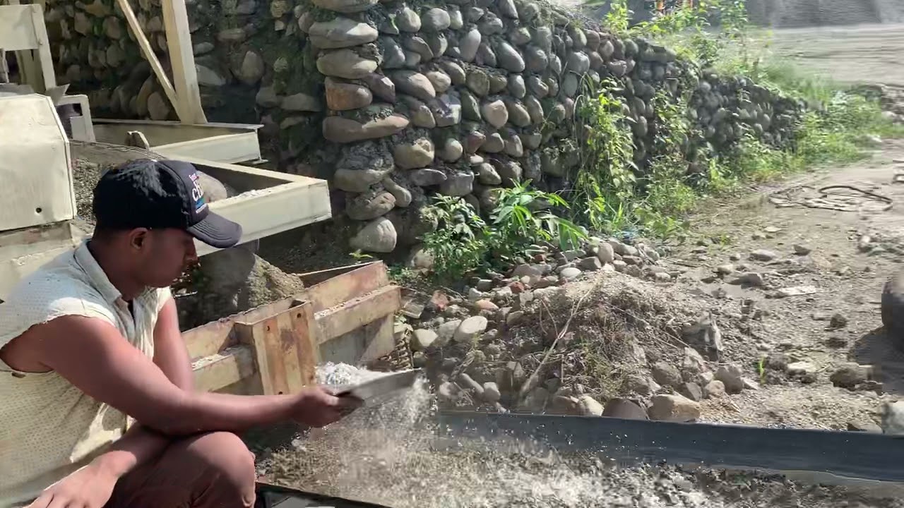 Plastic Road- Mixing of shredded Plastic Waste with Bitumen and ...