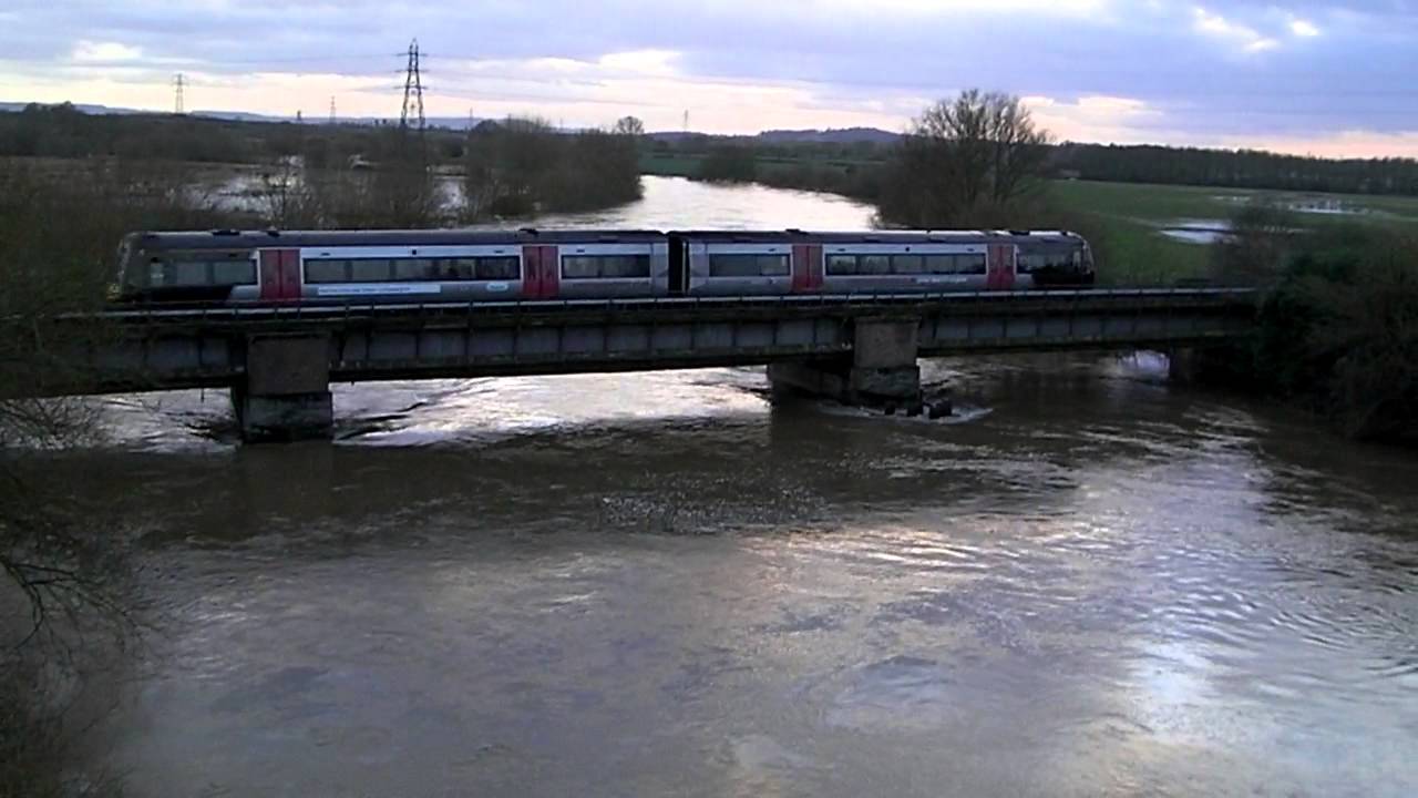 XC 170 CROSSES OVER BRIDGE,GLOUCESTER 010113 - YouTube