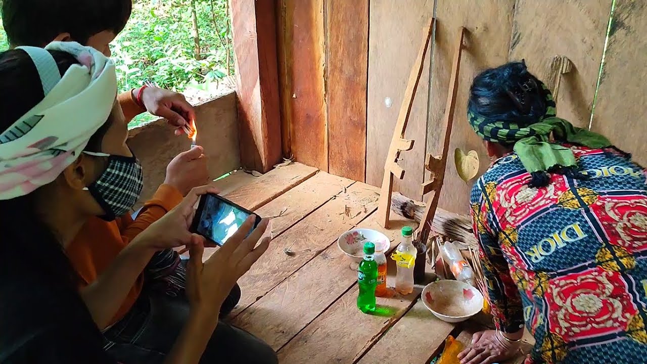 Excursion into the forest of the Kuy indigenous ...