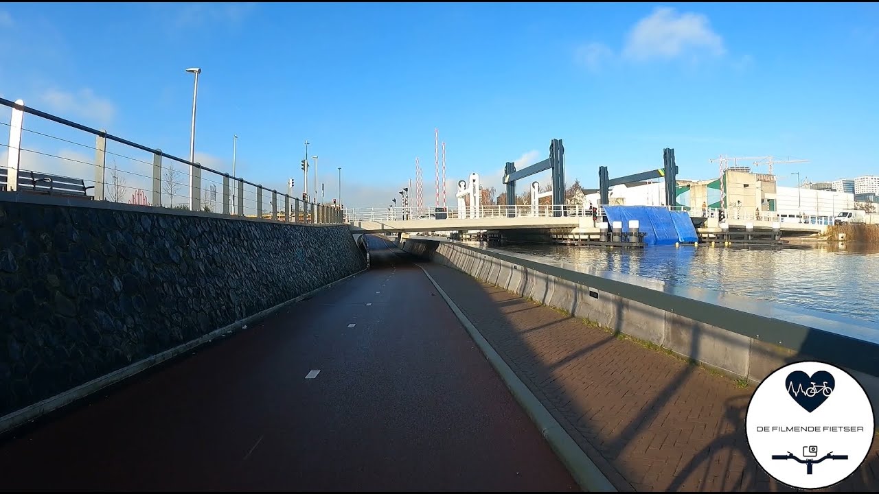 Fietsonderdoorgang langs Merwedekanaal / Cycling underpass along the ...