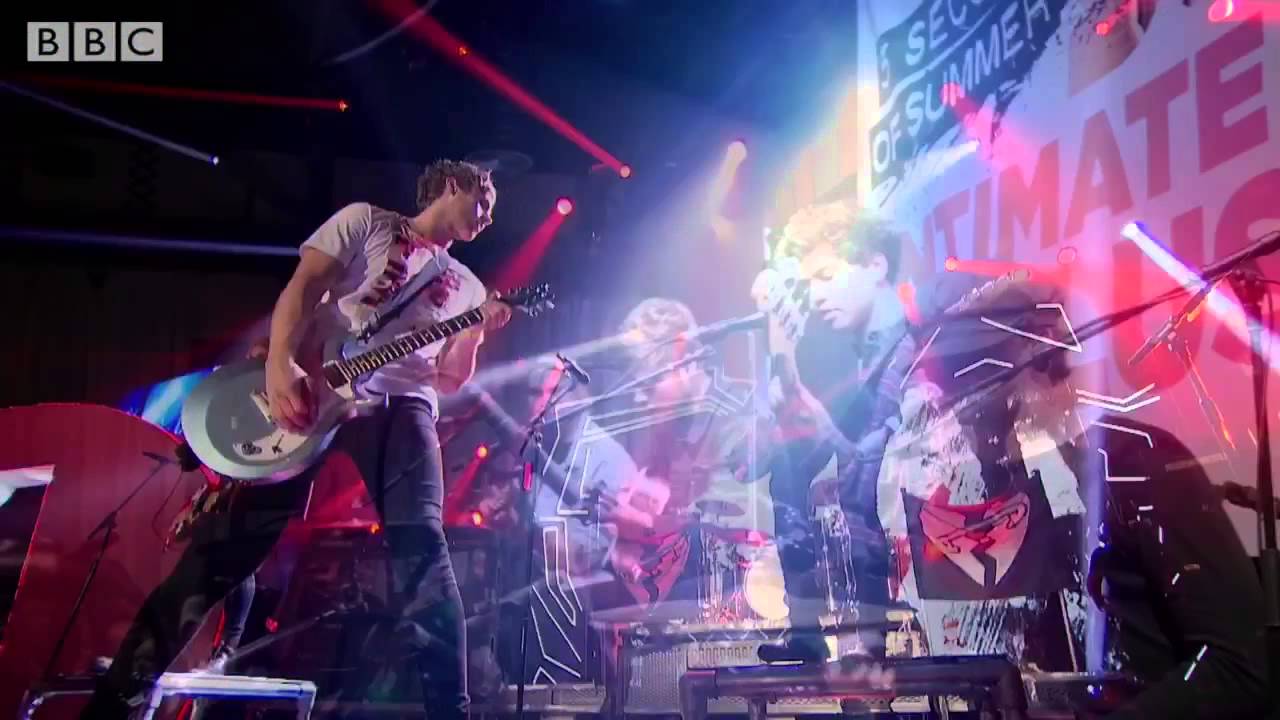 Some of Calum Hood's Best Bass Moments [part 2] - YouTube