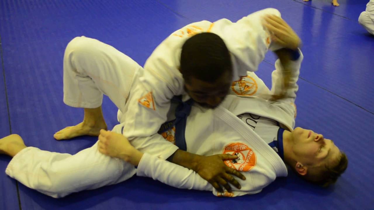 Half guard twist back sweep - YouTube