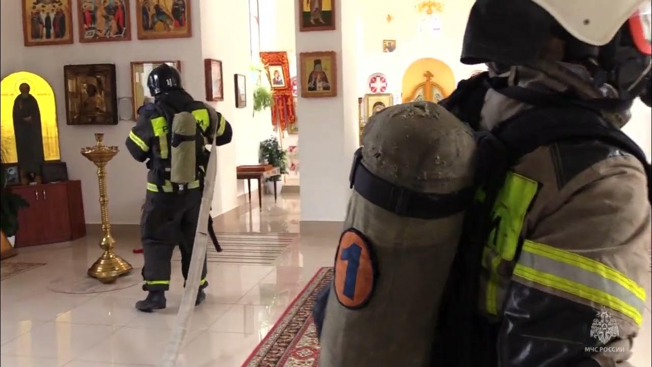 Пусть в церкви горят только свечи. Севастопольские пожарные МЧС России ...
