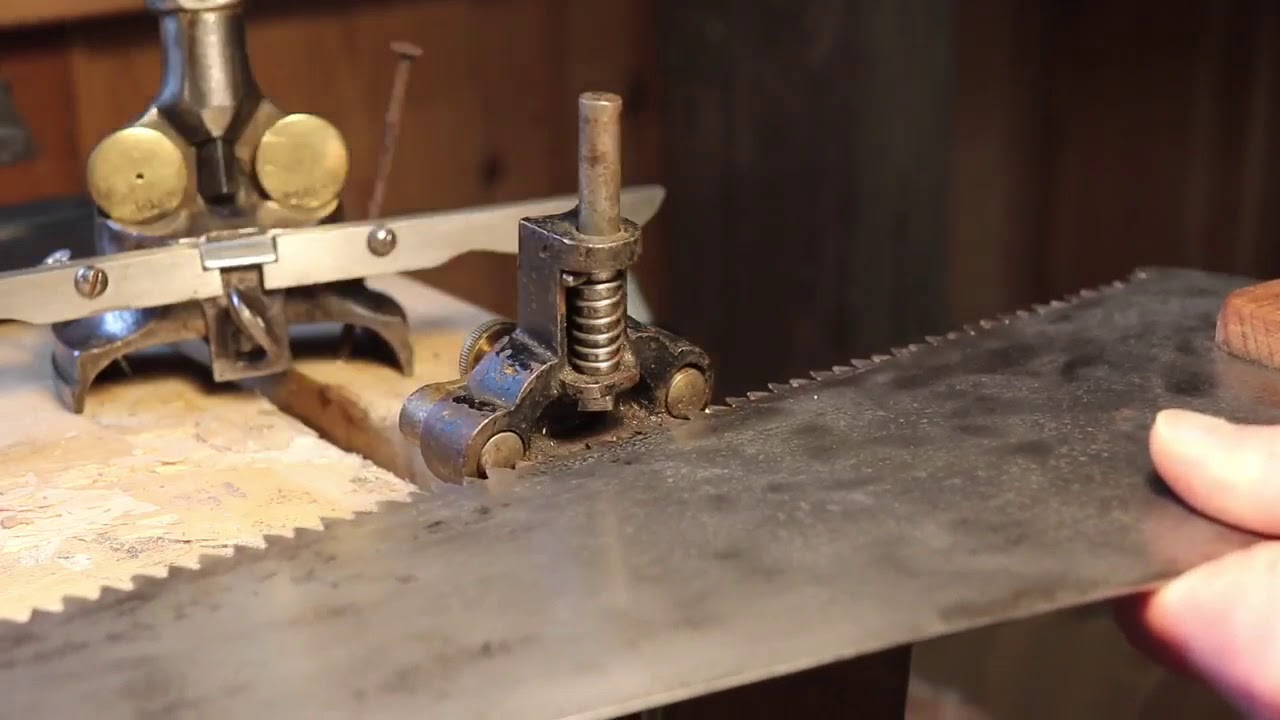 Setting Saws with a Hammer Type Saw Set | Nordvirke - YouTube