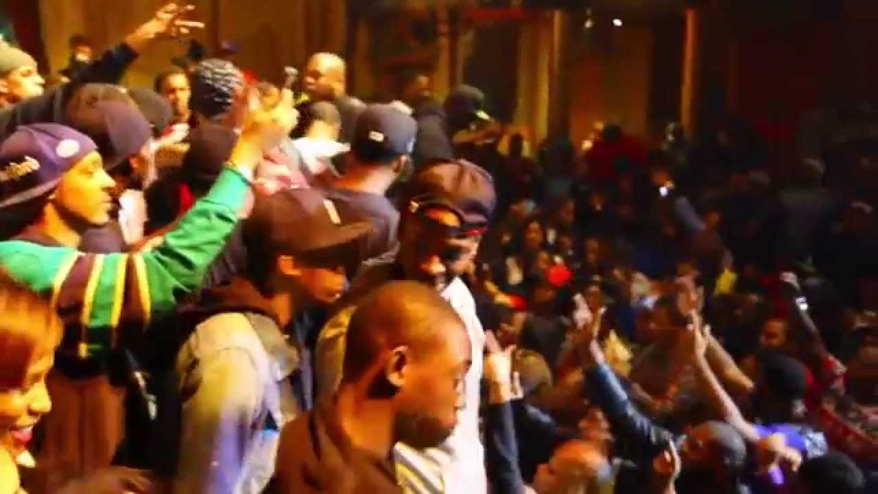 Offset From The Migos Falcon Punches A Fan - YouTube