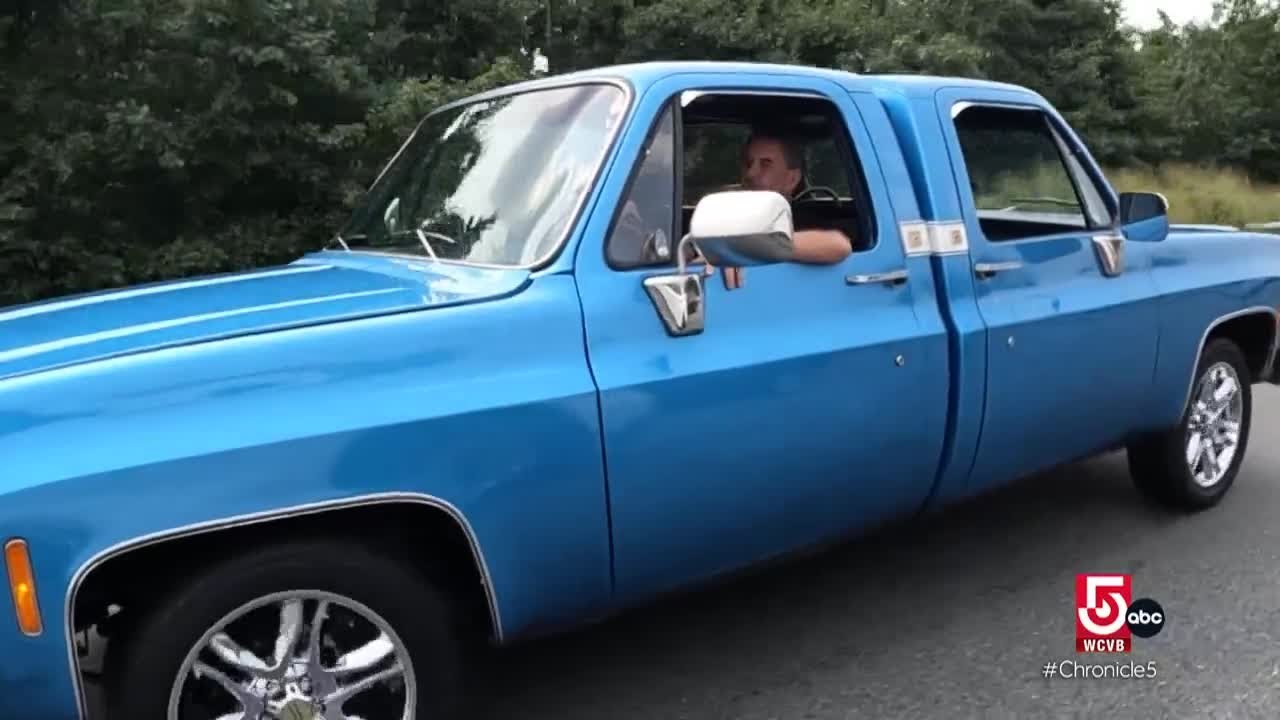 Double-sided truck in Tyngsborough, Mass. turns heads - YouTube