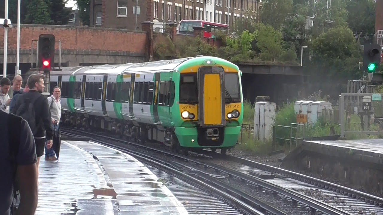 Gatwick Express Class 387 227-387 105 passing Clapham Junction for ...