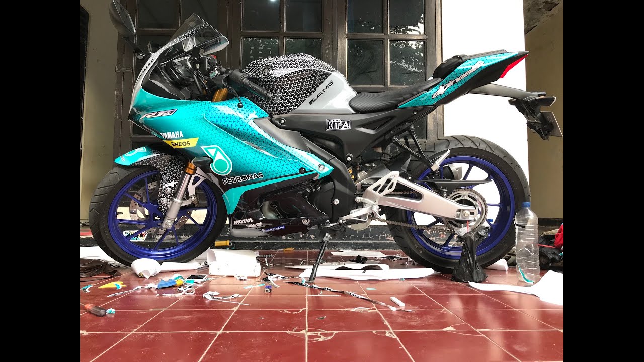 Pemasangan decal Yamaha All New R15M Connected - YouTube
