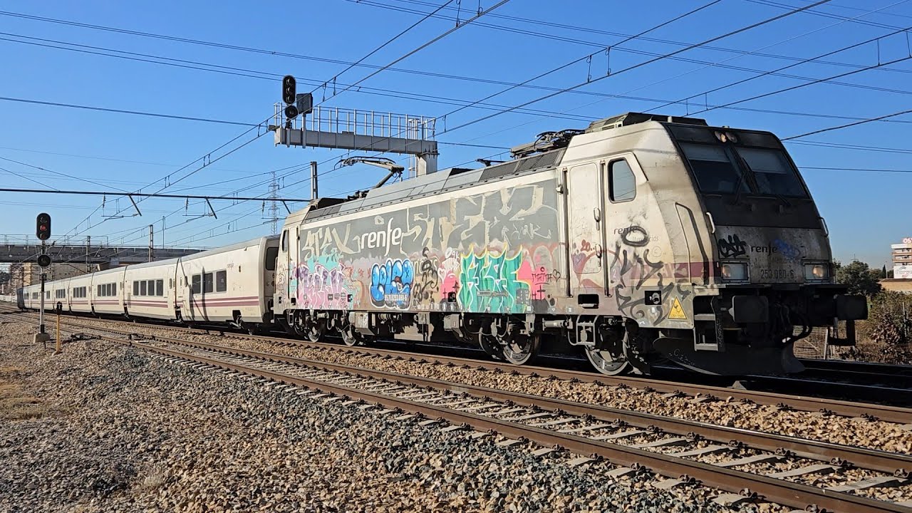 (4K) s253 Renfe + Talgo 6 en trasllat de material - YouTube