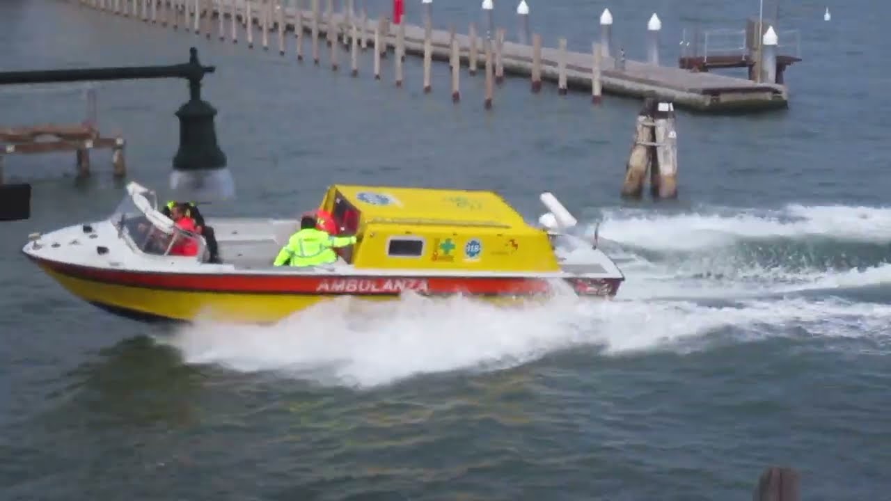 EMERGENCY VEHICLES - WATER AMBULANCE - VENICE (barca ambulanza ...