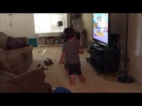 Deckles Dancing to Octonauts - May 2016 - YouTube