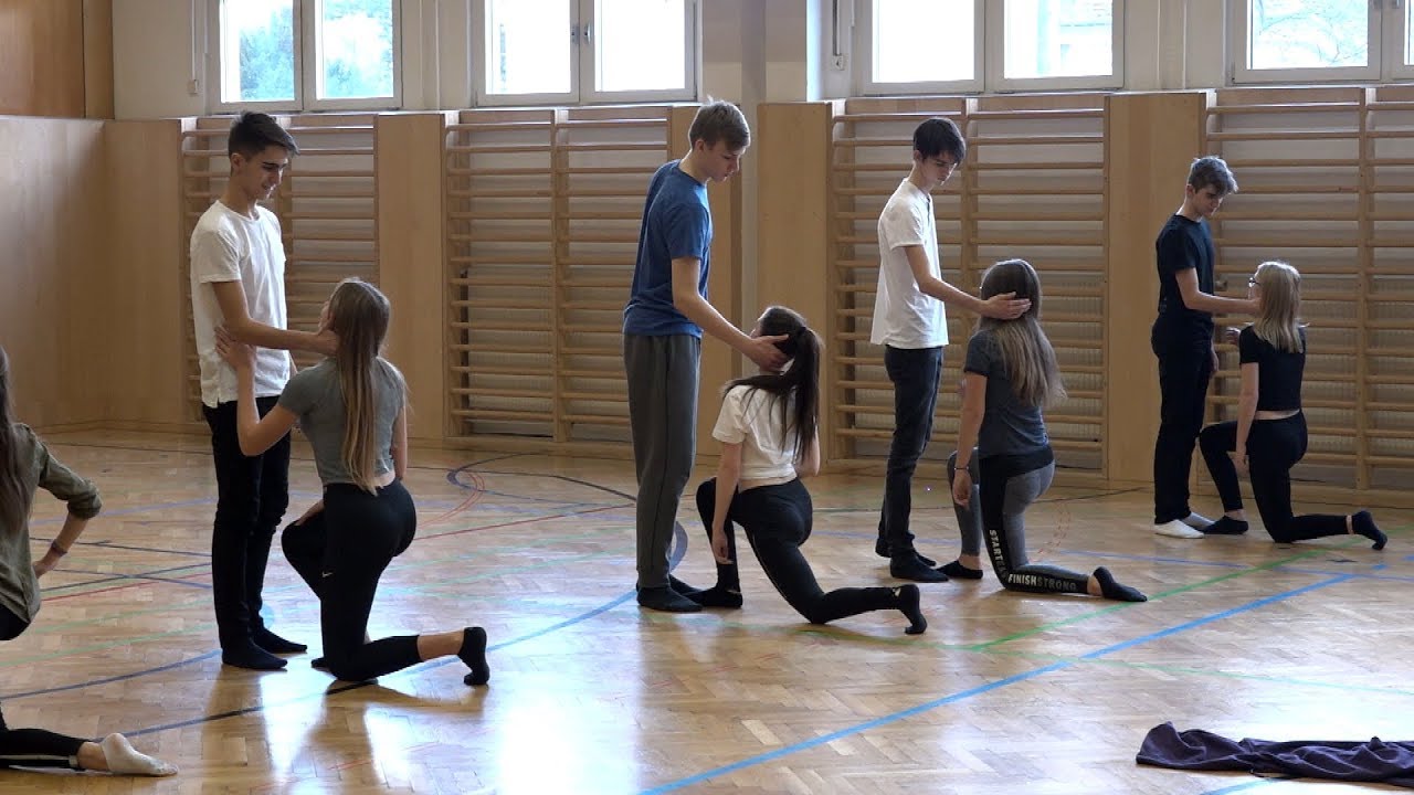 Proben für den Schulball des BG/BRG Schwechat - YouTube