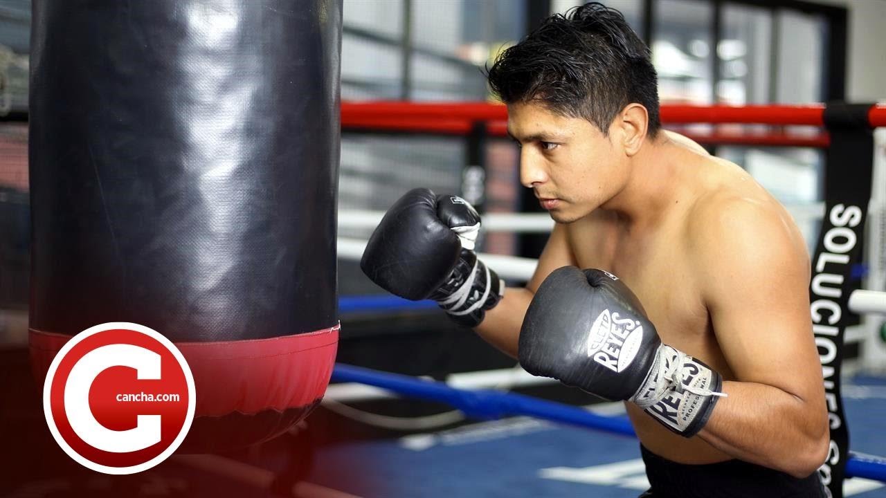 Érick Encinias, albañil y boxeador, así es la vida del pugilista regio - YouTube