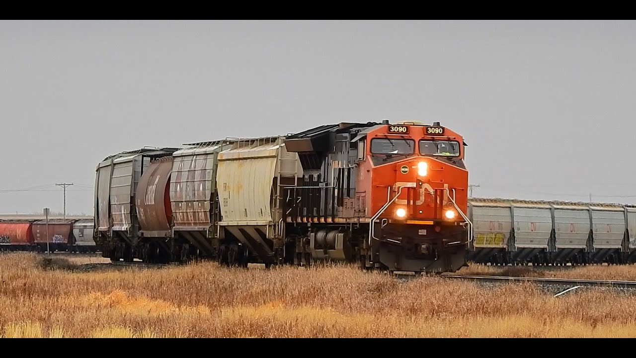 CN 3090 ET44AC leads DPU grainer with a CN 3817 ES44AC slave on RST Sub! - YouTube
