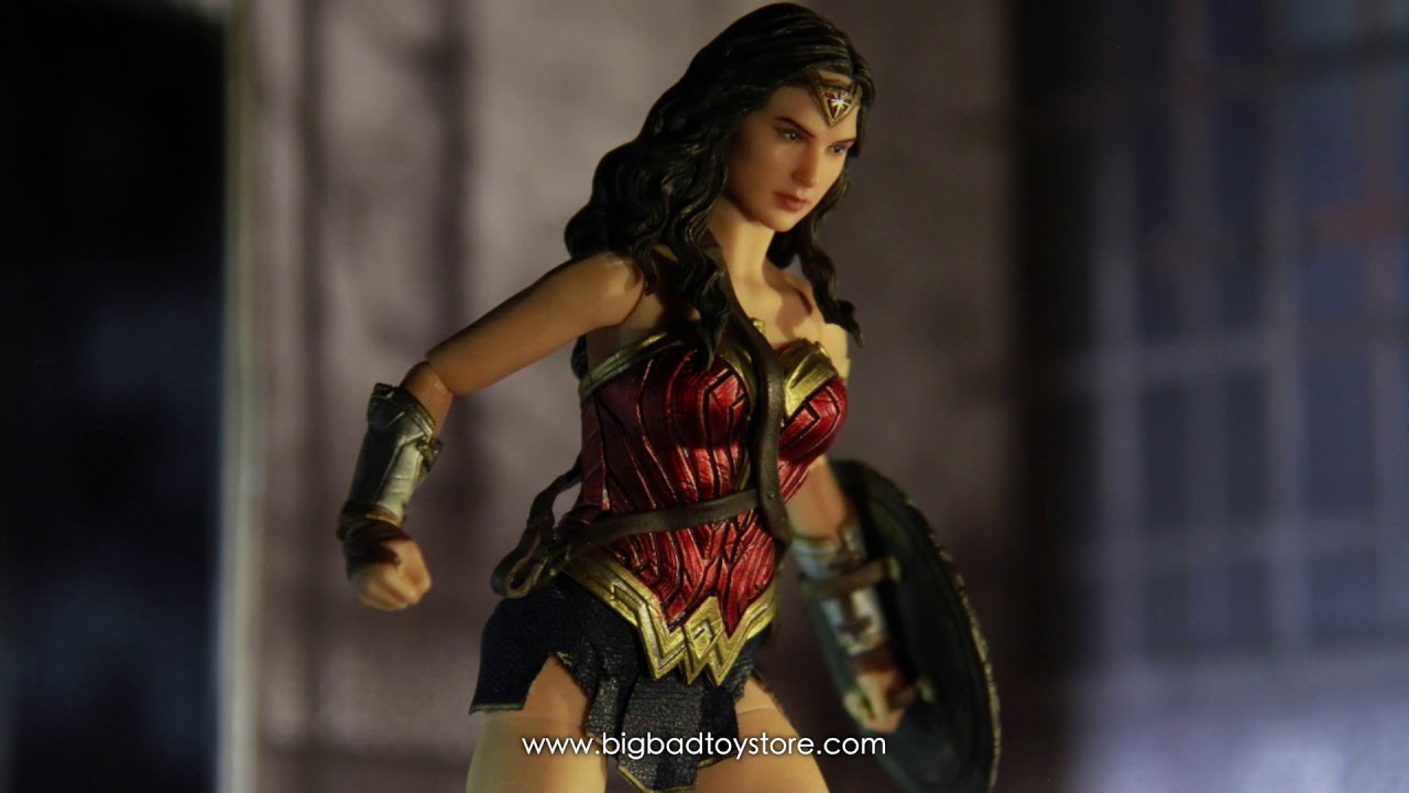 Mezco One:12 Collective Wonder Woman Stop Motion - YouTube