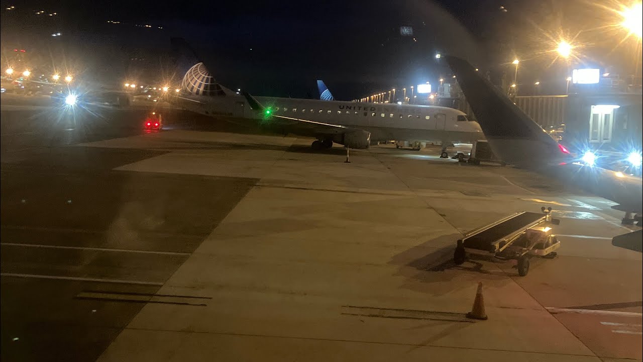 Embraer 175 FULL takeoff from Runway 30 of Washington Dulles Int ...