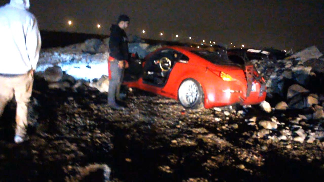 Rainy Drift Meet + 350z Crash - YouTube