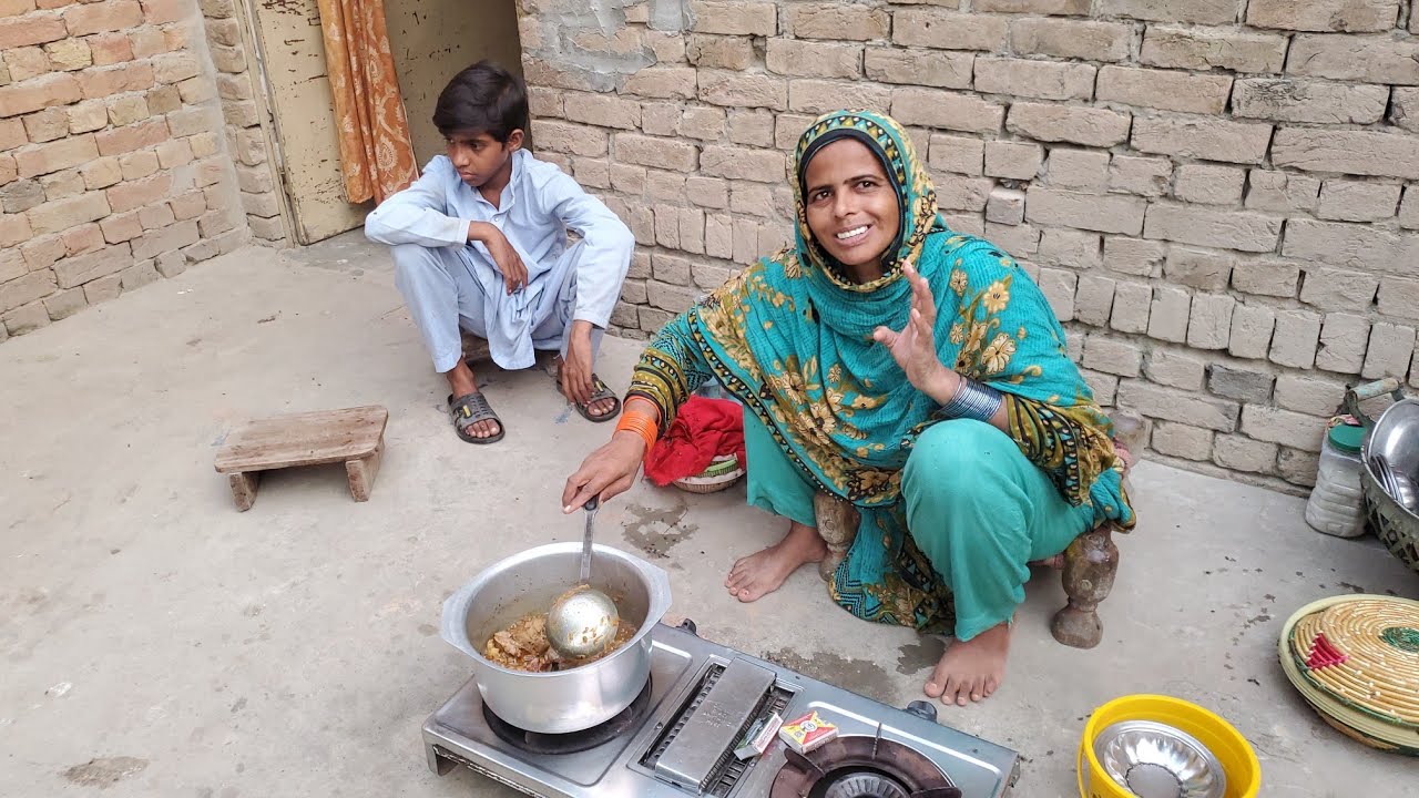 The evening routine is the Kaleji Pote Ka Curry | Village family ...