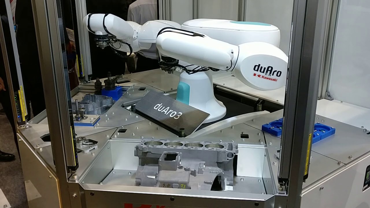 iREX 2017 - Kawasaki Robotics - duAro 3 - Engine Assembly - YouTube
