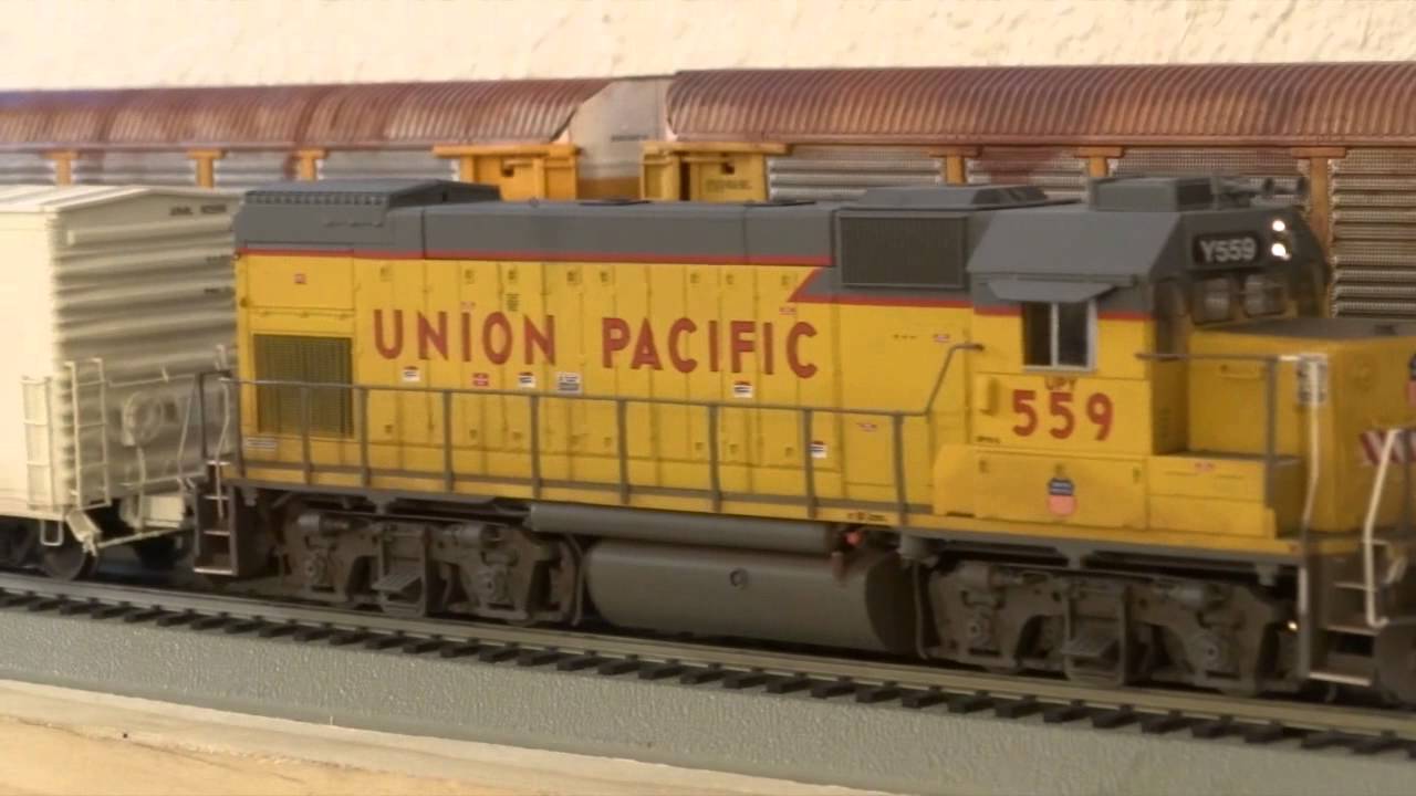 Custom Weathered Athearn Genesis GP15-1 Union Pacific #559 - YouTube
