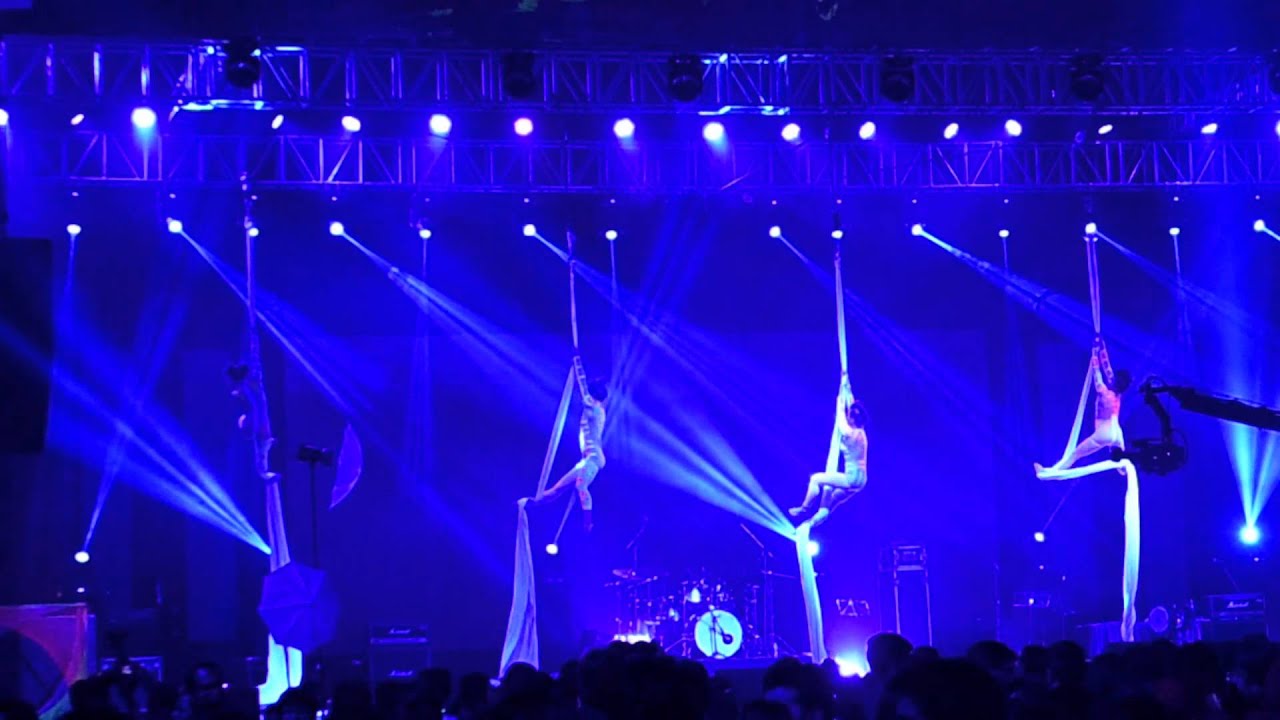 Aerial Performance 5 Aerialist - YouTube