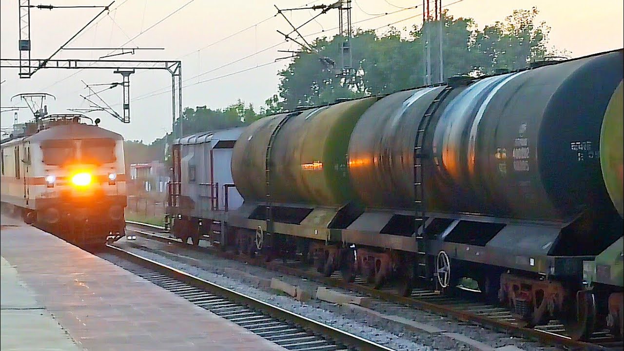 20416 Mahakal Express (इंदौर - प्रयागराज - वाराणसी...!!!!!) - YouTube