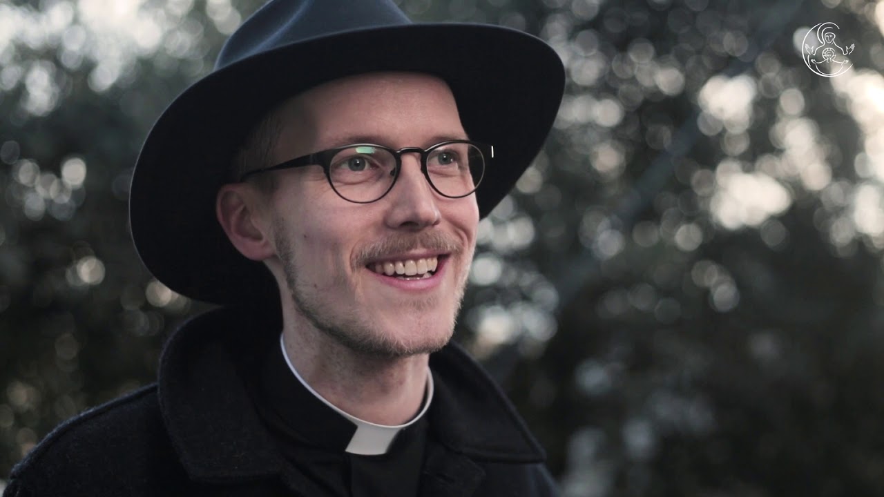 "When I go skatebording, I wear my roman collar" Father Andrew - YouTube