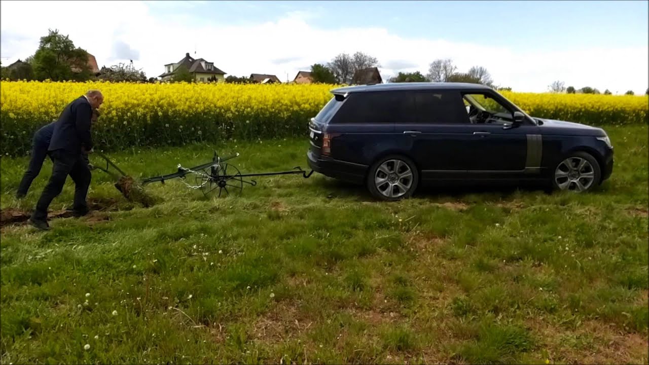 MY14 Range Rover on field in Bohdaneč, CZ - YouTube